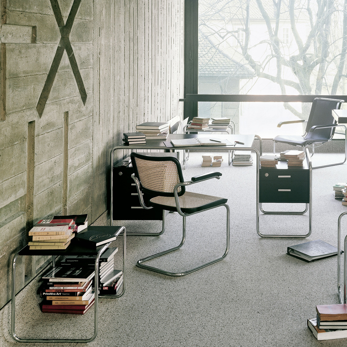 S 64 V 체어 블랙 S 64V Chair Black | LOMAD(로마드) - 소유의 타이밍