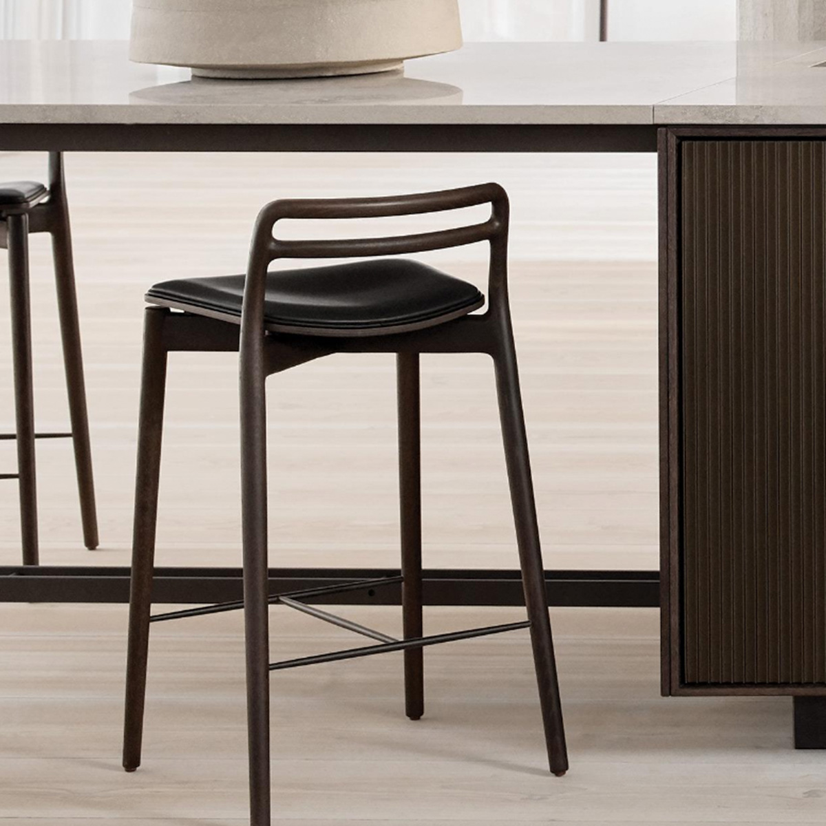 484 캐빈 카운터 스툴 Vipp 484 Cabin Counter Stool | LOMAD(로마드) - 소유의 타이밍