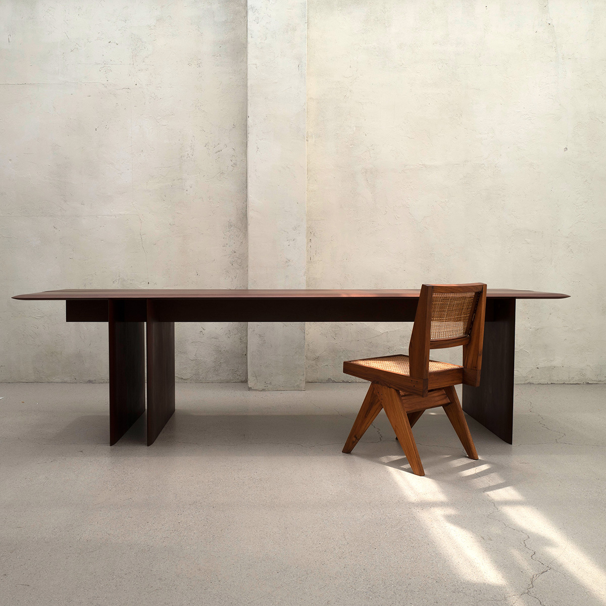 웨지 다이닝 테이블 (3 Legs R) Wedge Dining Table 3 Legs R | LOMAD(로마드) - 소유의 타이밍